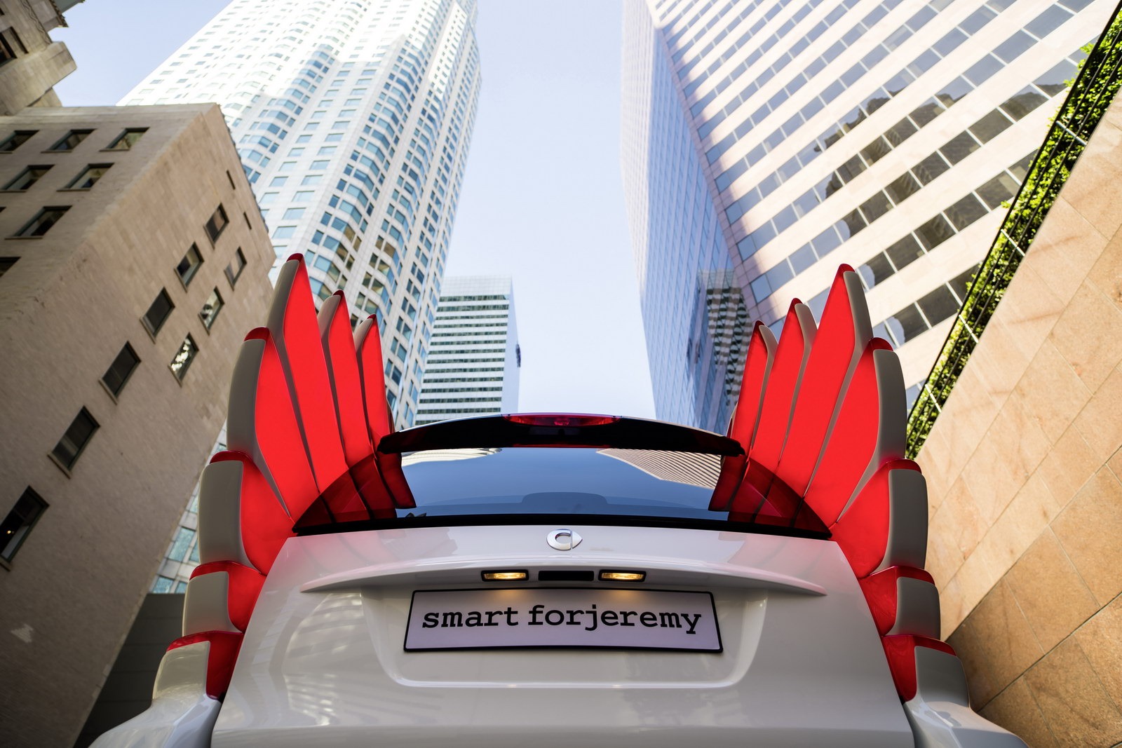 Une Smart angélique, par Jeremy Scott | POA